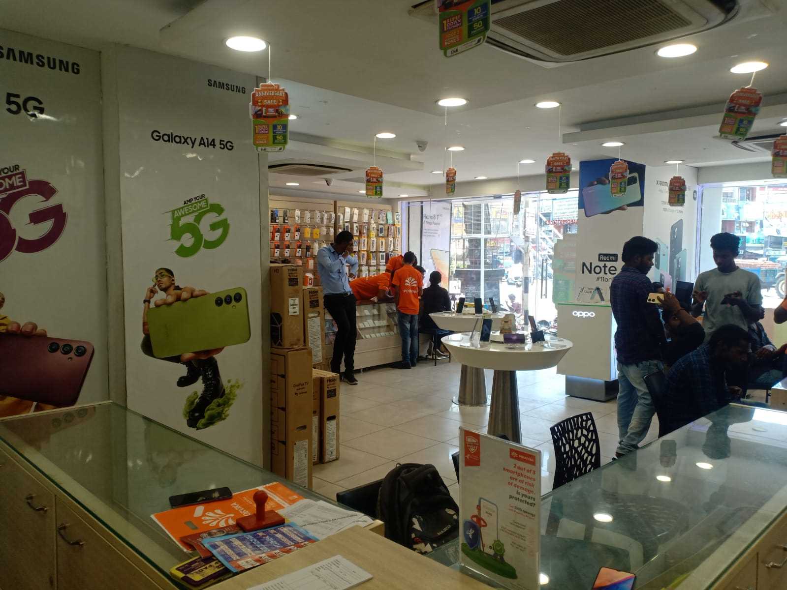 Poorvika Mobiles Dharmapuri - Near Anna Statue in Four Road, Dharmapuri ...