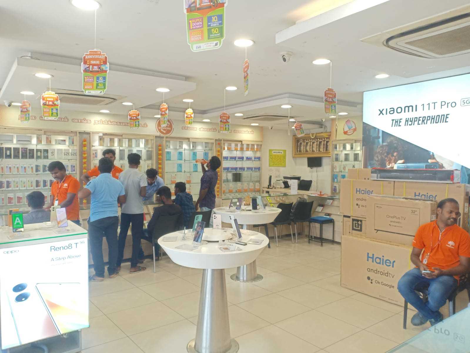 Poorvika Mobiles Dharmapuri - Near Anna Statue in Four Road, Dharmapuri ...