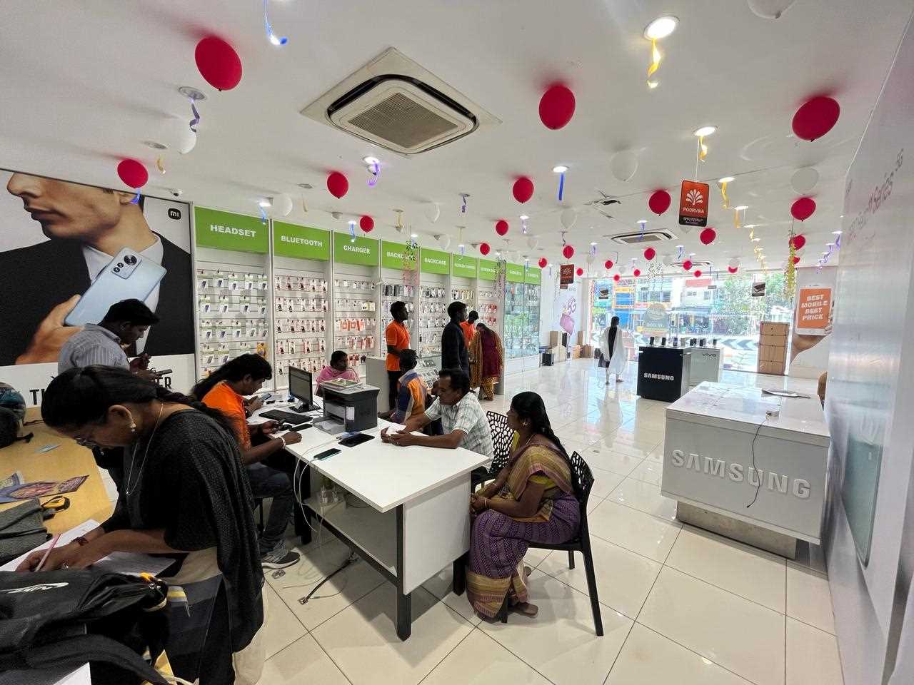 Poorvika Mobiles Avinashi in Opposite to New Bus Stand, Avinashi ...